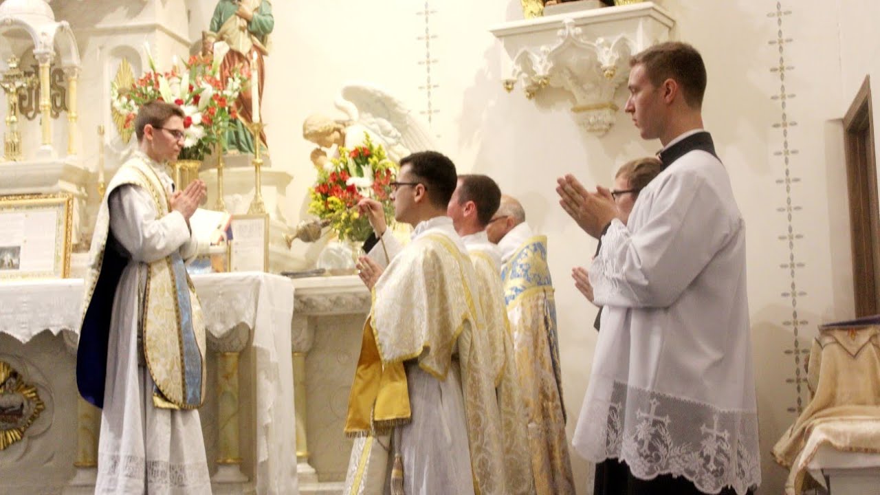 Fr Giles Pardue First Solemn High Mass - YouTube