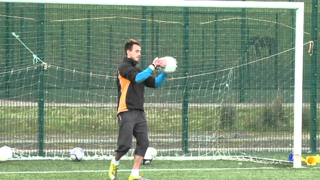 Leichtes Torwart training mit Berraat Turker und Torwart trainer Alvin ...