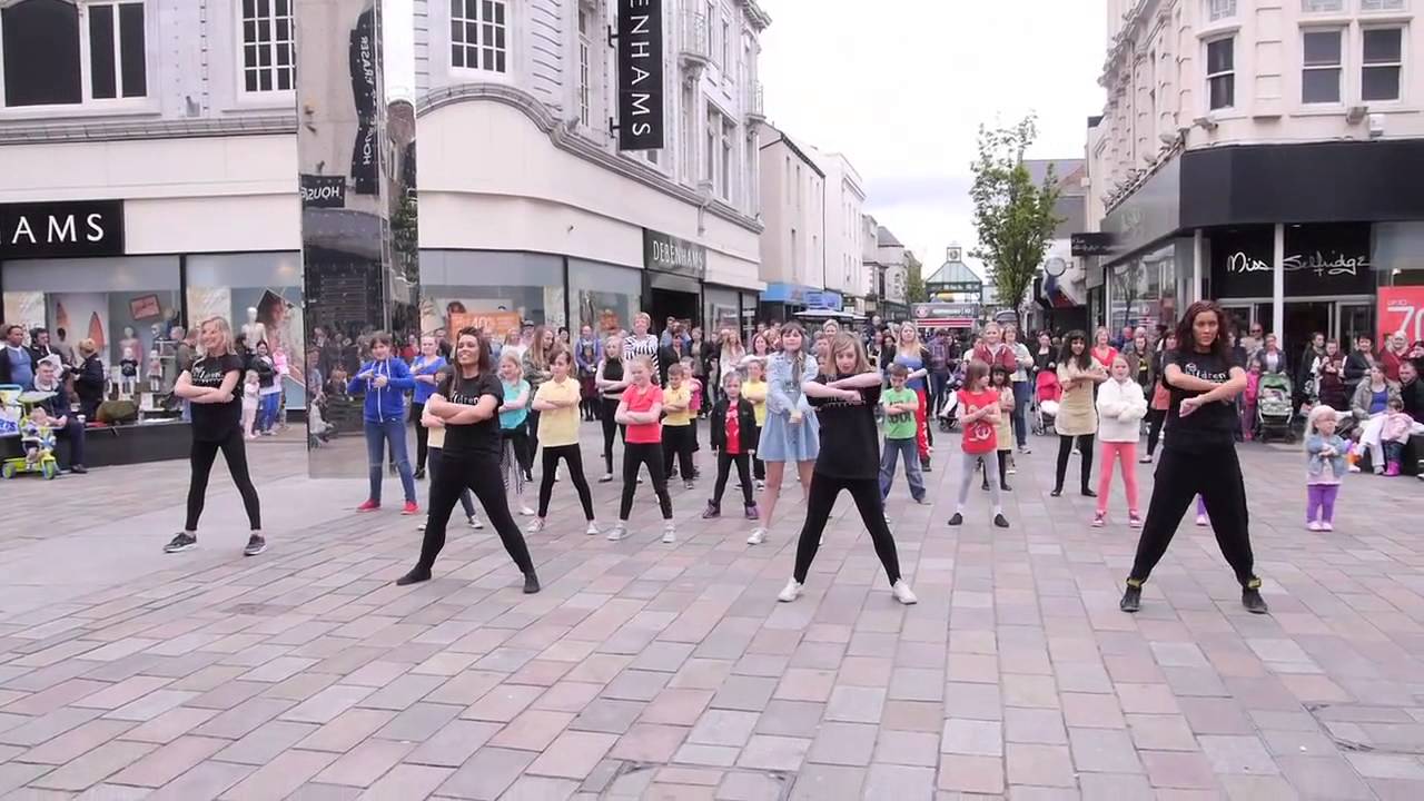 Children's University Flash Mob 2013 - YouTube