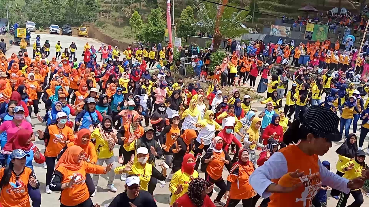 Senam Masal - Taman Wisata Bukit Tangkeban - YouTube