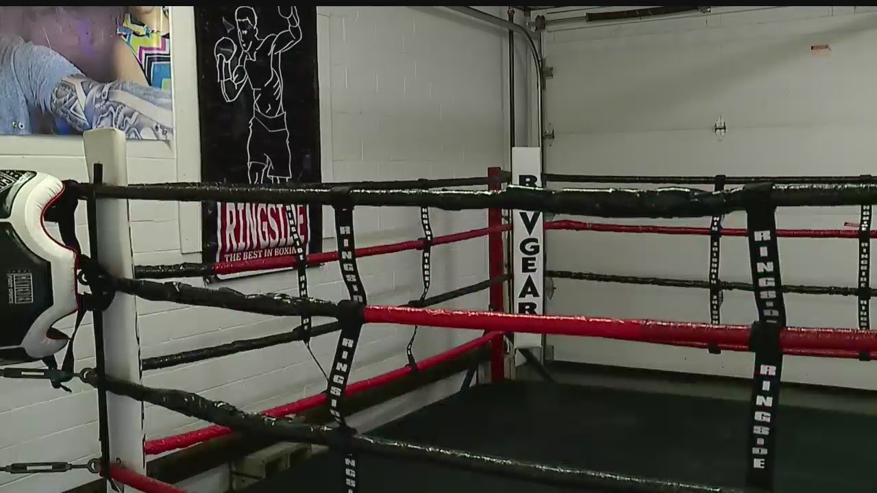 Dale Harrison opens Harrison Boxing Club in Hubbard - YouTube