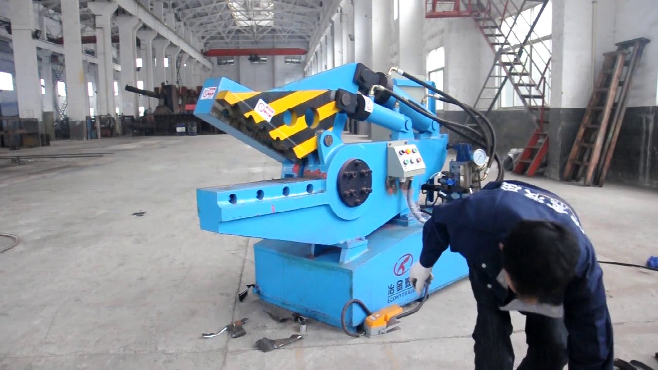 Alligator Shear Machine cutter machine - YouTube