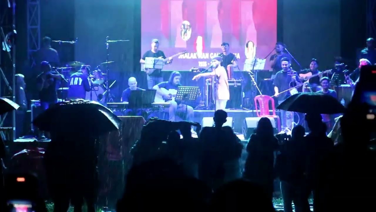 Sujan Chapagain Is Dancing In His First Concert - YouTube