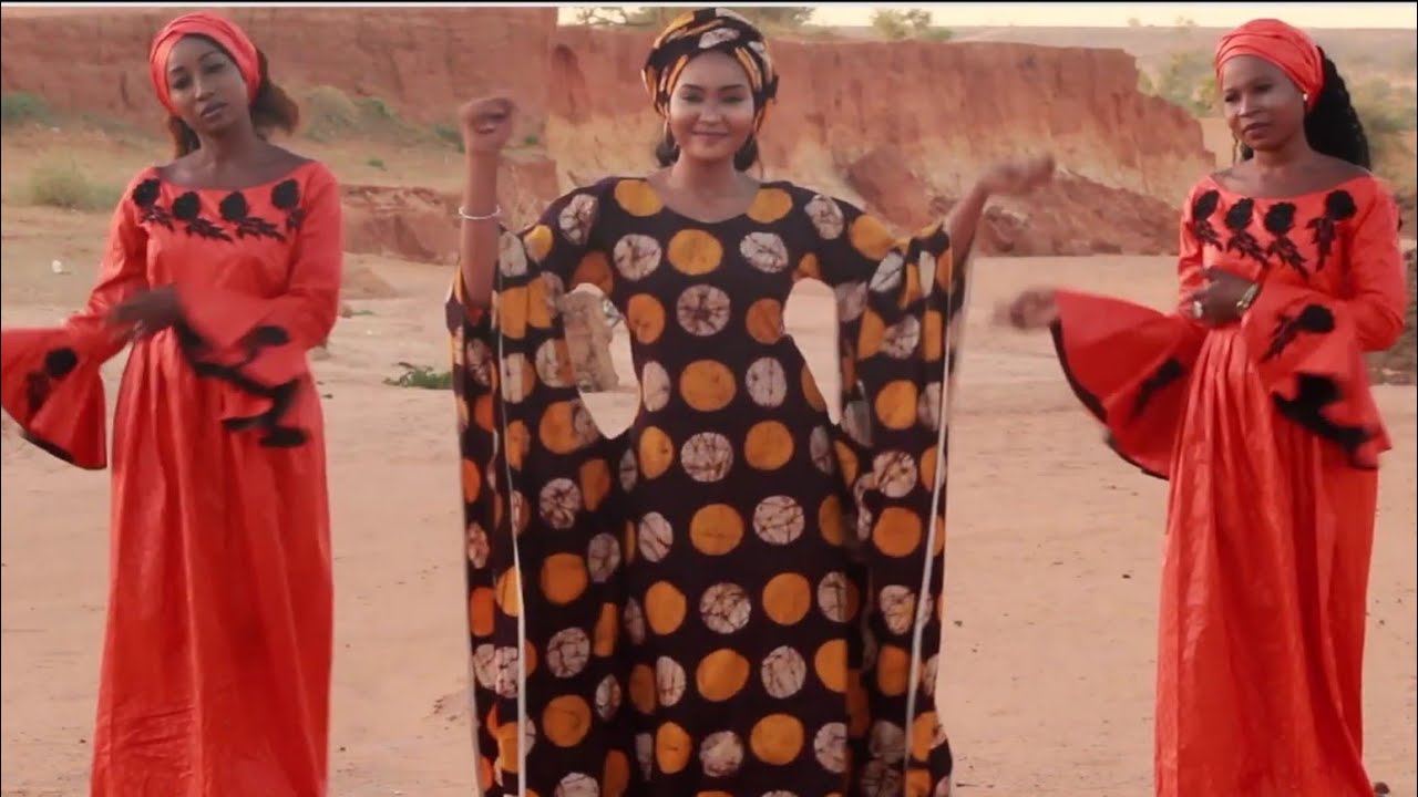 Sabuwar Waka (Mommy Yar Gatan Mama) Latest Hausa Song Original Video ...