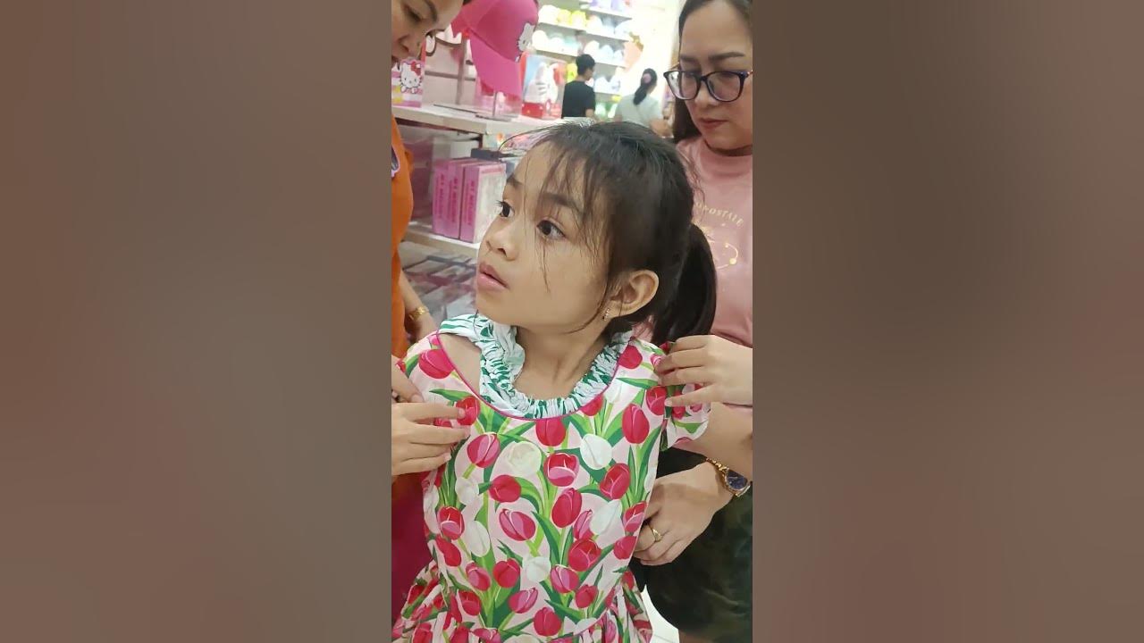 Nagsusukat ng damit si Anyan - YouTube