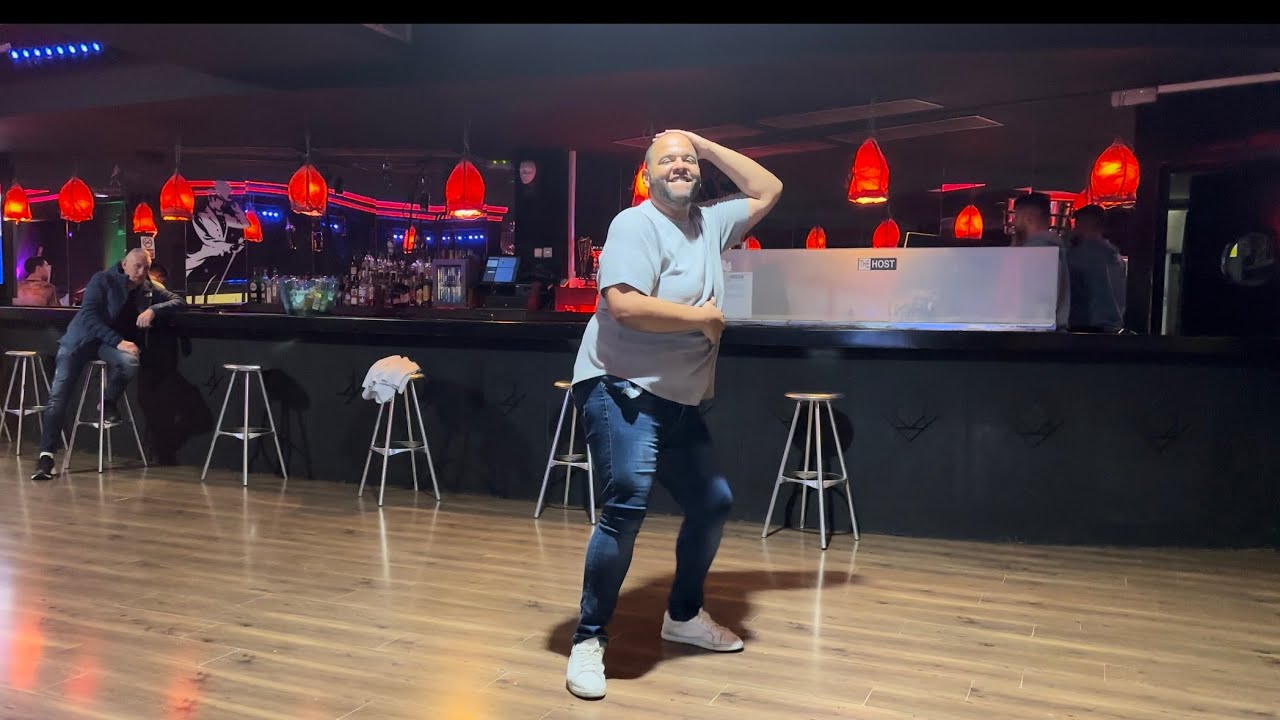 ALEX MOREL BACHATA DOMINICANA 🇩🇴 in Madrid, Spain at « The Host » - YouTube