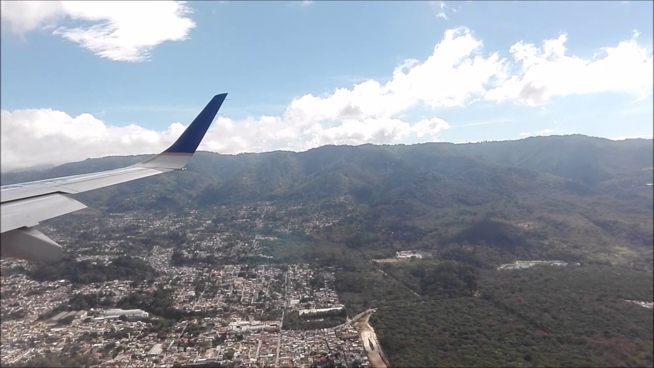 Copa Airlines flight 787 landing in Guatemala City - YouTube