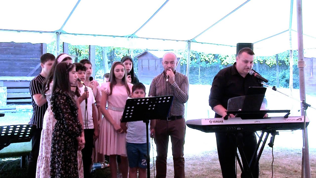 O oră de muzică *LA CORTUL ÎNTÂLNIRI* Roșia - Bihor - YouTube