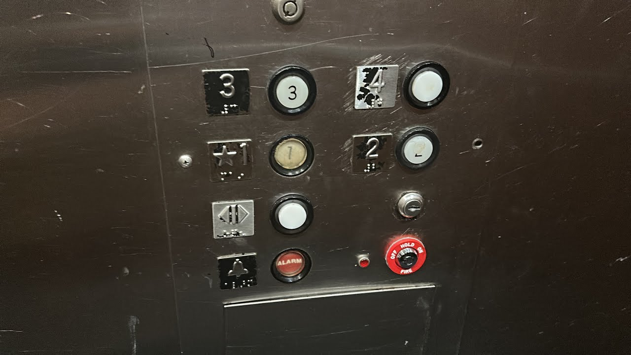 General Oiltronic Elevator 2 at Days Inn by Wyndham- I-Drive/Convention ...