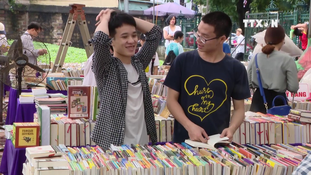 Old book fair at Temple of Literature - YouTube