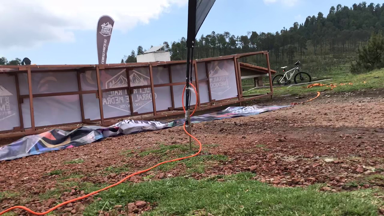 Como armar un arco de meta en 30 seg #Ultratraildelcorral - YouTube