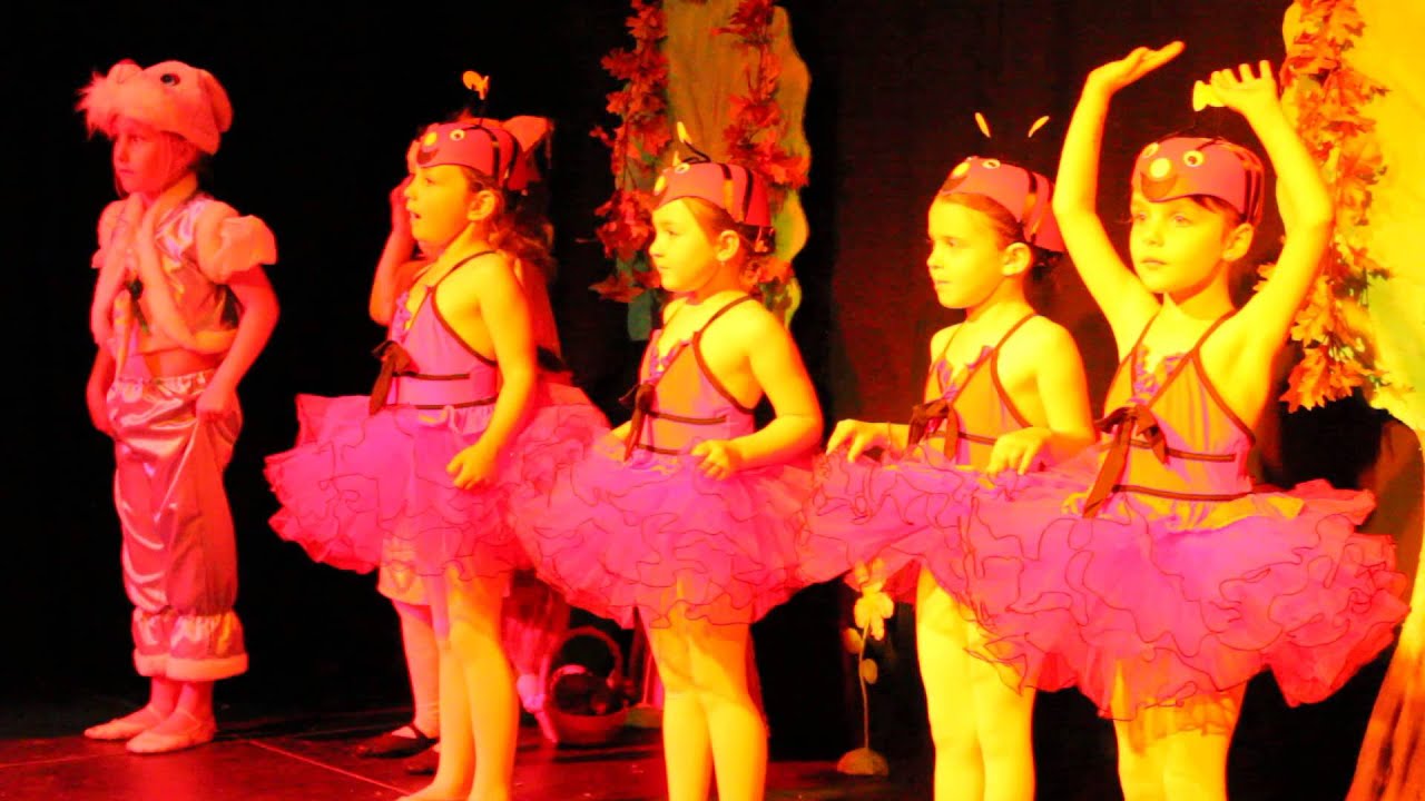 Schnuffel Bunny - Snuggle Song. Children from Theater "Diamant" are ...