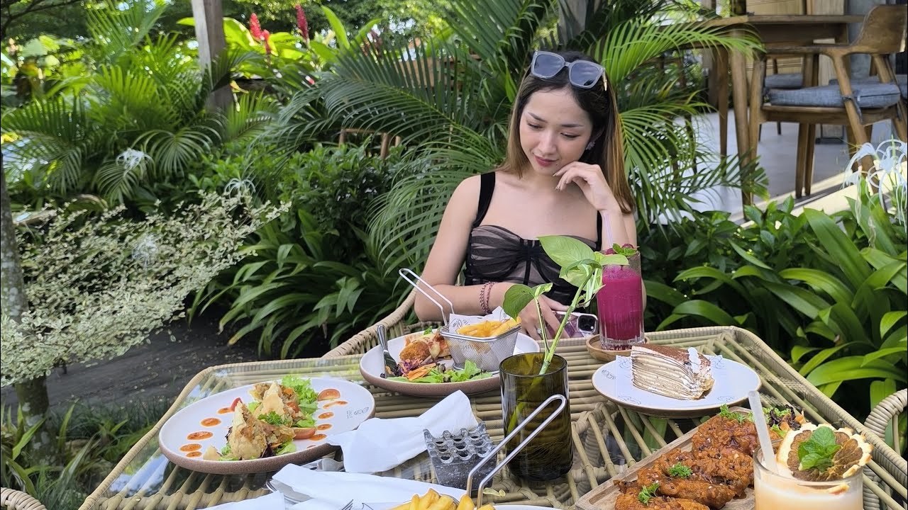 Jadi FOOD BLOGER? Makan di Ubud guys - YouTube
