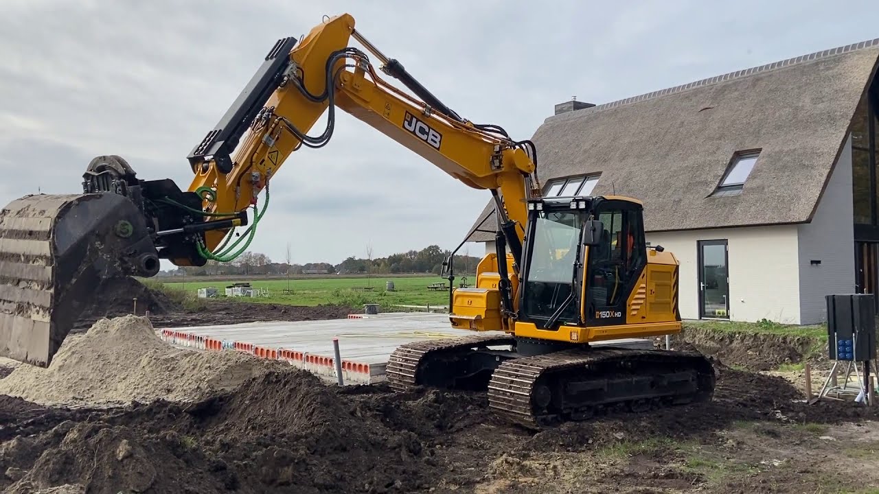 JCB 150X HD met Steelwrist X18 - YouTube