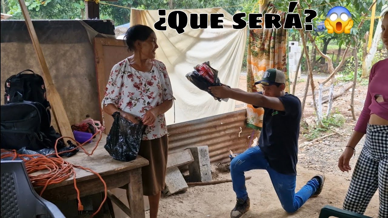 David de rodillas le da este detalle a su mamá para su casa 😱😭 - YouTube