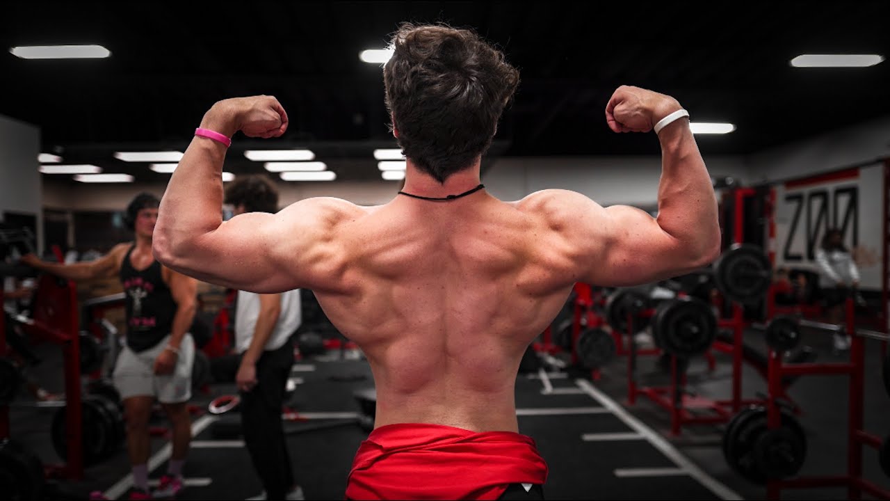 GETTING TAN & JACKED - YouTube