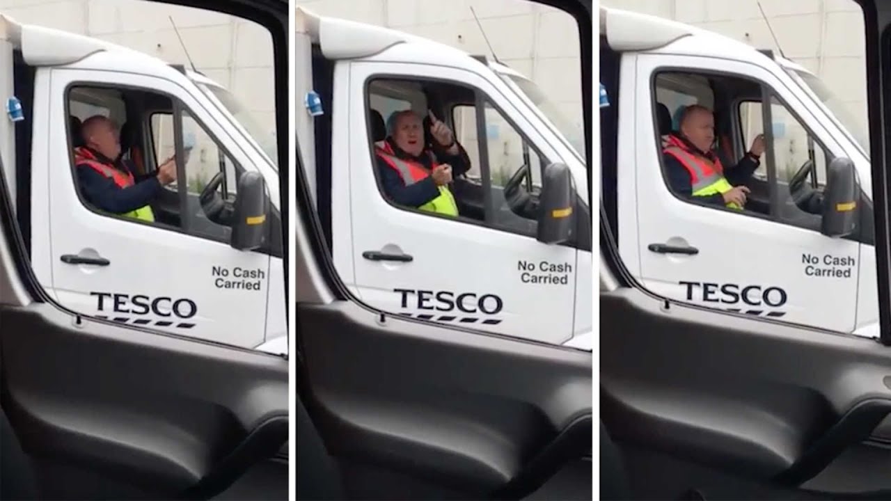 Delivery Driver Dances To Los Lobos - YouTube
