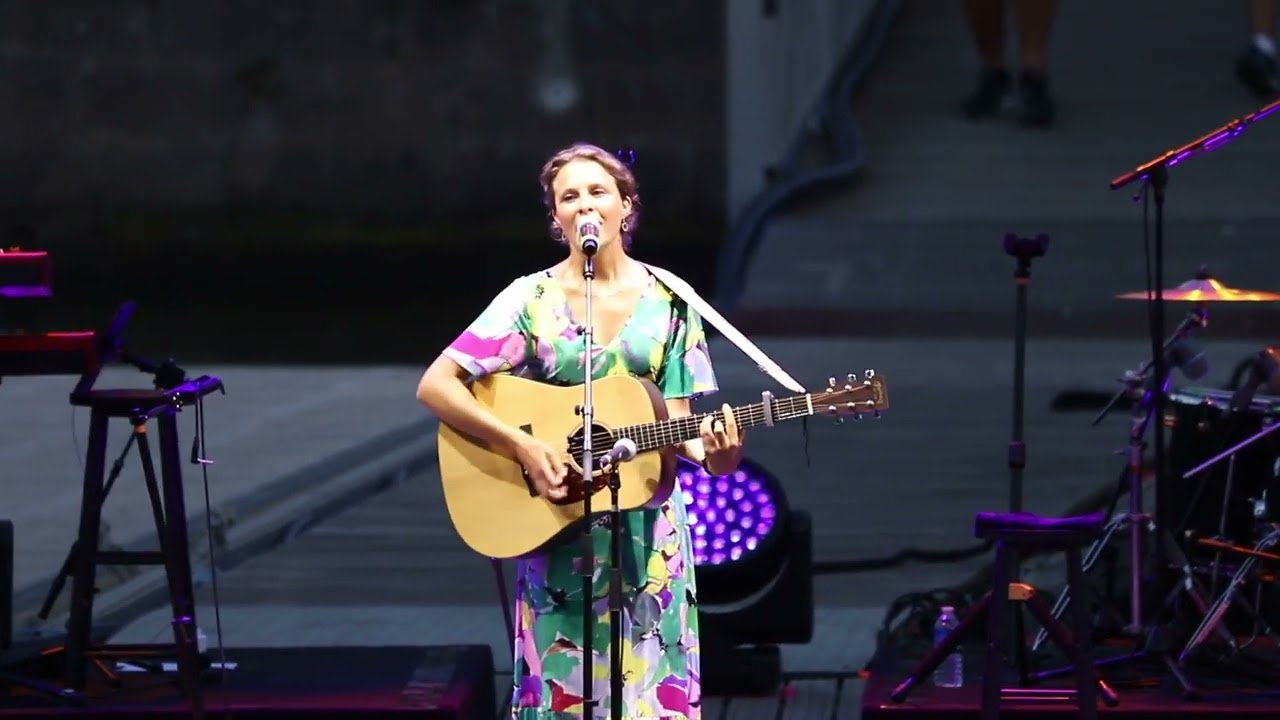 Agathe Robert en concert à Agde - YouTube