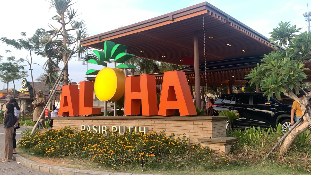 Main di pantai aloha pik - YouTube