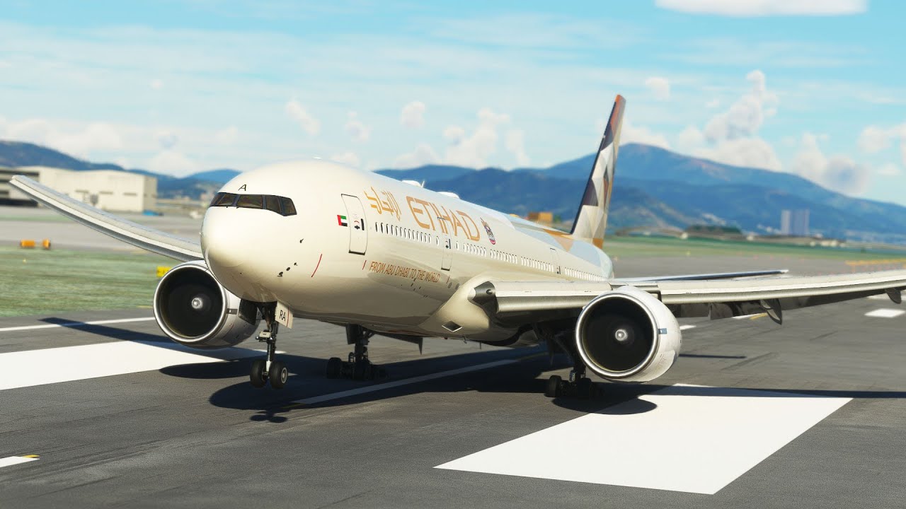 Very Beautiful When Landing!!! ETIHAD Boeing 777 at Hong kong ...