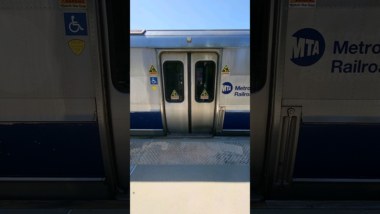 MTA Metro-North Railroad M3A Doors opening & closing | #shorts - YouTube