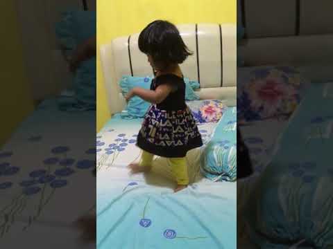 Guling guling di atas kasur