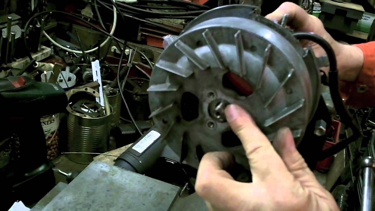 Montage motor van een Solex, model OTO. - YouTube