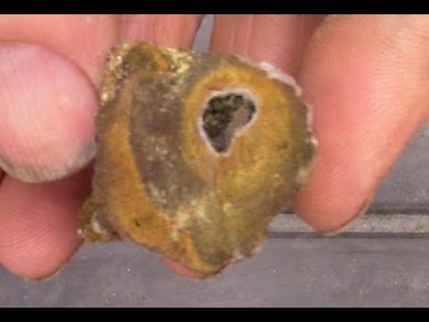 WORLD'S SMALLEST CRYSTAL VUG - YouTube