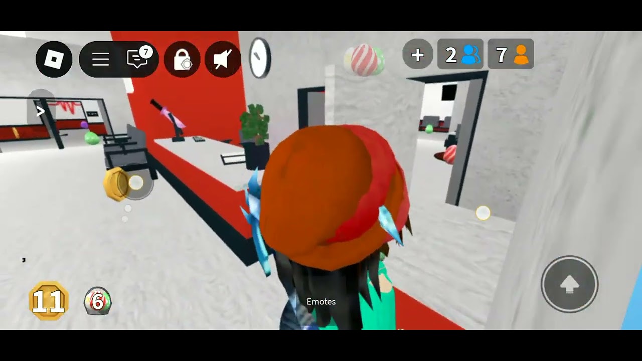 Hi im playing mm2 guys make sure to subscribe - YouTube