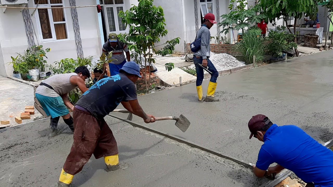 Proses semenisasi/ Betonisasi jalan lingkungan - YouTube