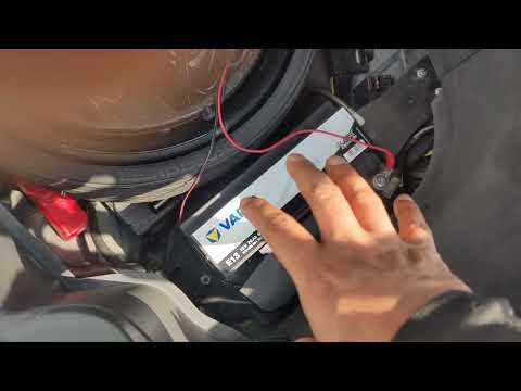 Mercedes SL R230 Red battery warning light. - YouTube