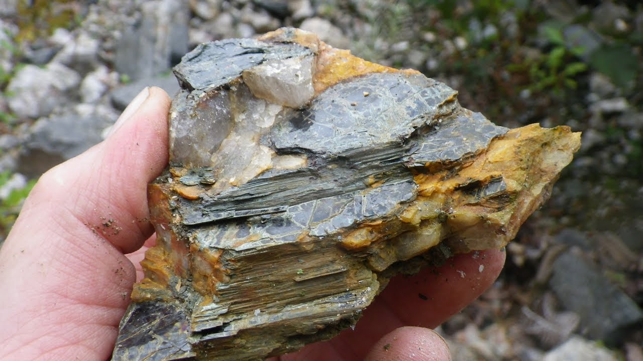 Mineral Collecting north of Madawaska - Canadian Rocks and Minerals ...