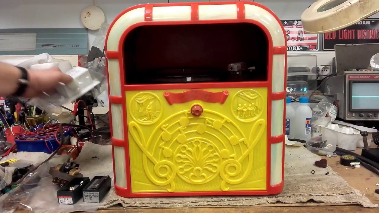 Bing Crosby Junior juke model 999 - YouTube