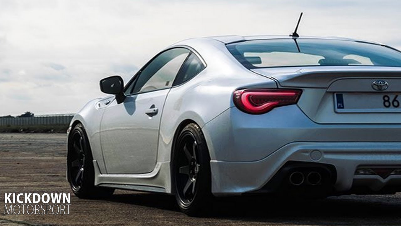 Toyota GT86 Coupe 2.0 Boxer 200hp Automatic On the Track - YouTube