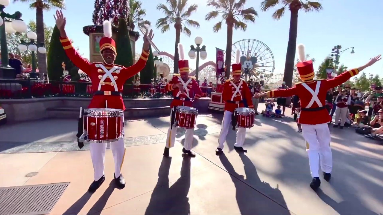 Holiday Toy Drummers 2019 Disney California Adventure - YouTube