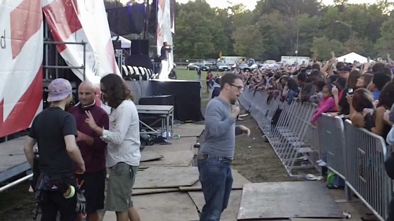 Sign Language Interpreter + Rap = Awesome - YouTube