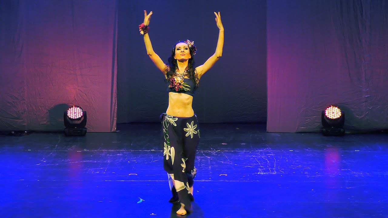 Latifah - tanec Aparima (4K) - YouTube