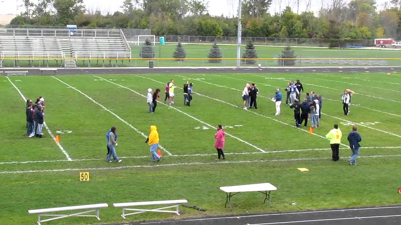 Lamphere High School Homecoming 2011 Three Legged Race - YouTube