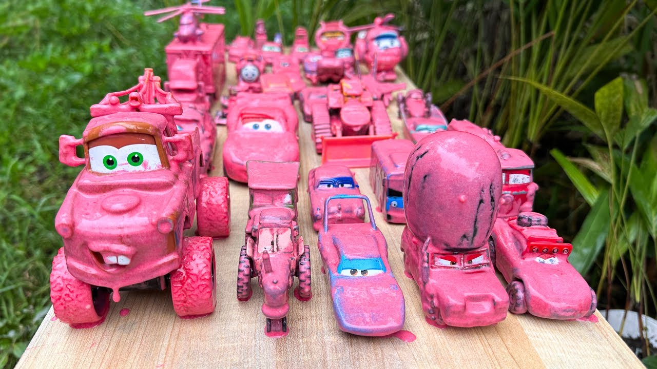Clean up muddy minicars & disney pixar car convoys! Play in the garden ...