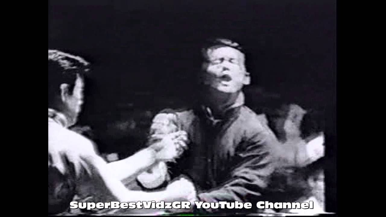 BRUCE LEE WING CHUN DEMONSTRATION - YouTube