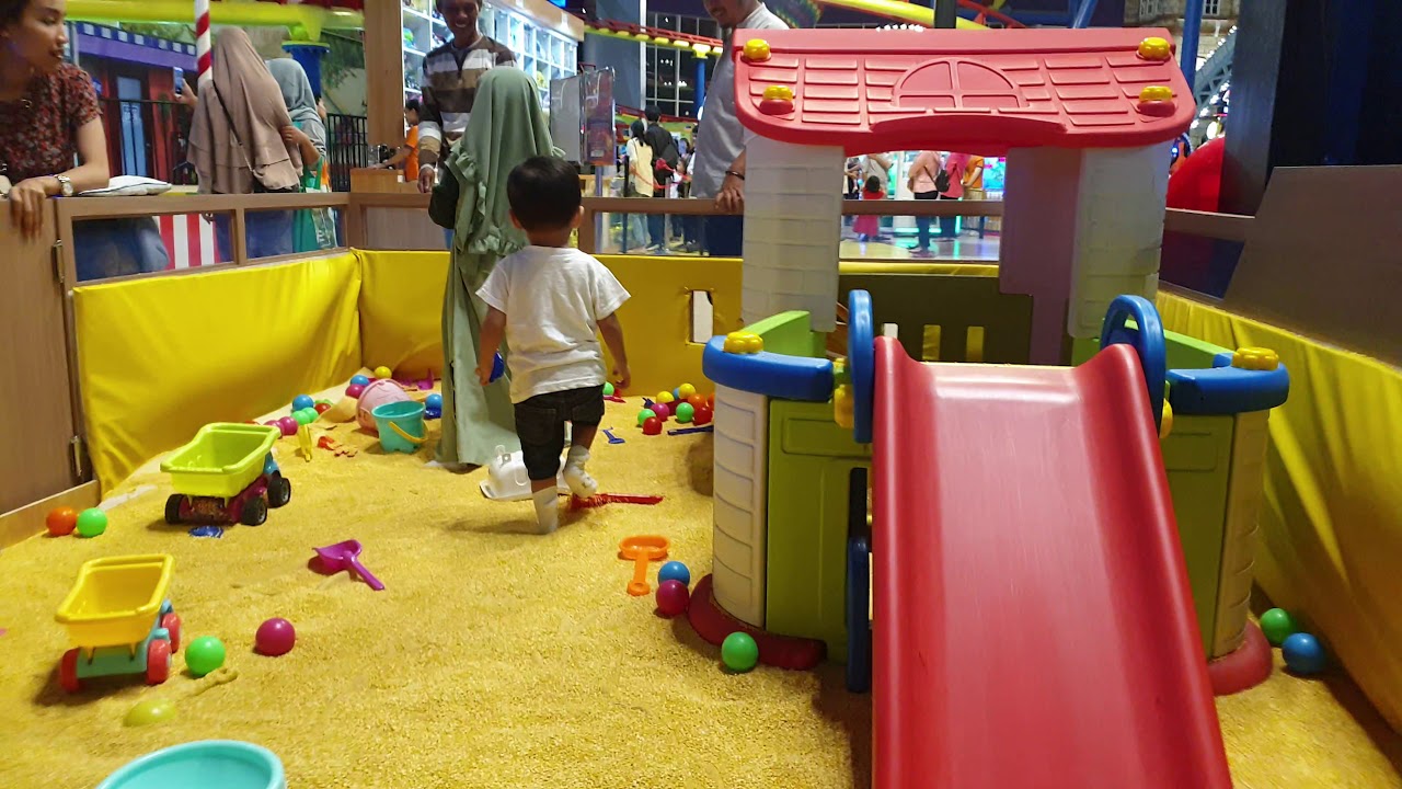 Bermain pasir di trans studio mini yasmin bogor - YouTube