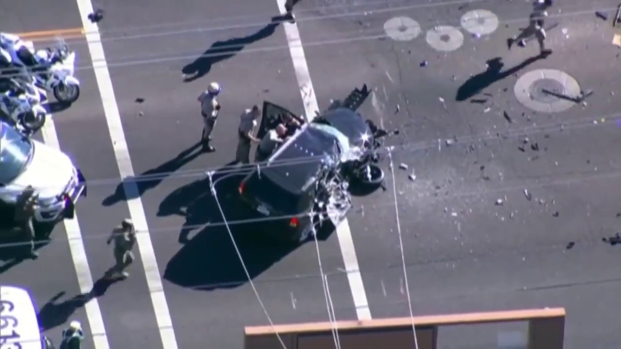 High speed police pursuit ends in violent head on collision - YouTube