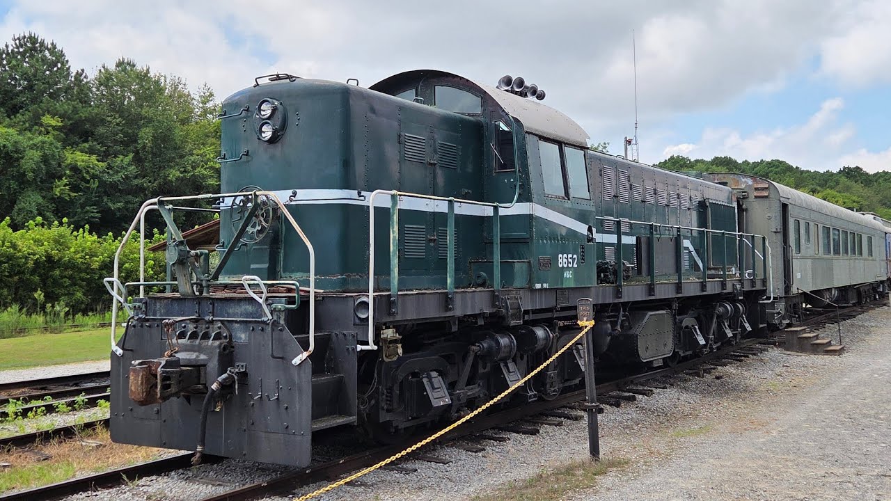 NARM 8652 "Alco RSD-1" w/ Hybrid Nathan K5LLA in the valley. - YouTube