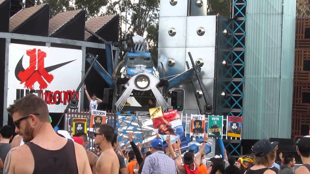 DJ Nik Fish at the Blue Stage DEFQON!! - YouTube