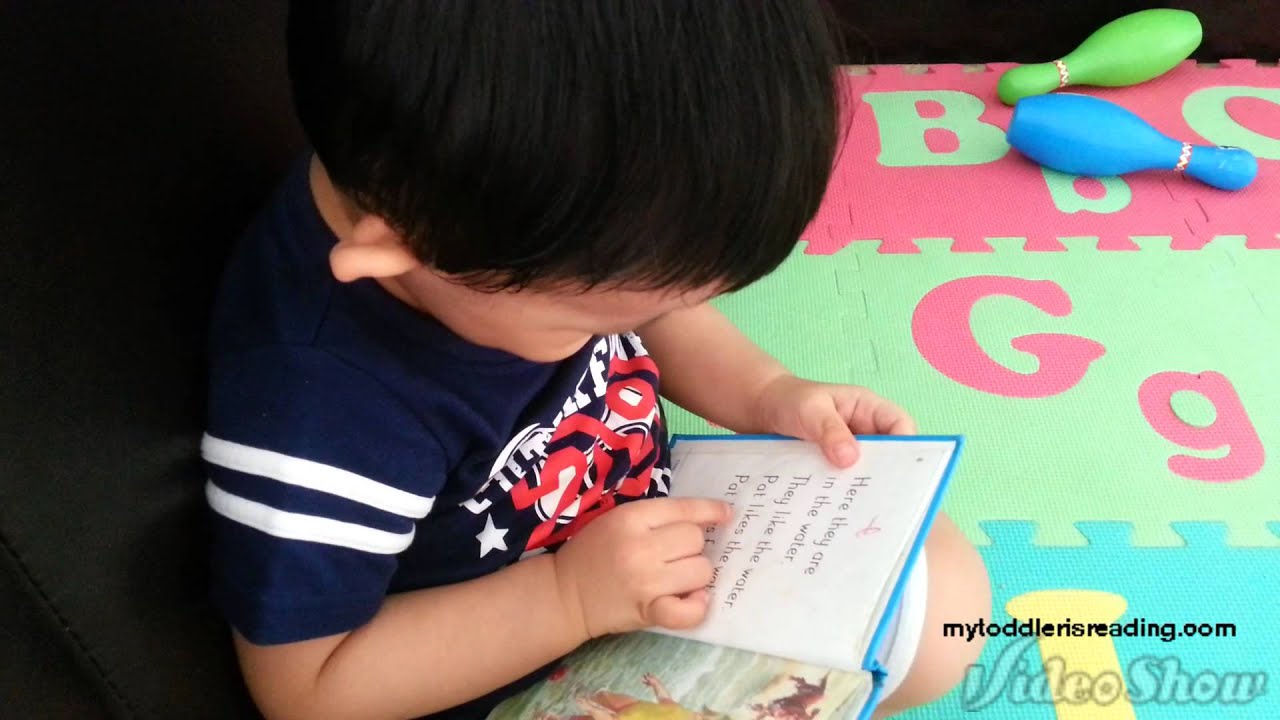 Toddler is Reading at 2 - YouTube