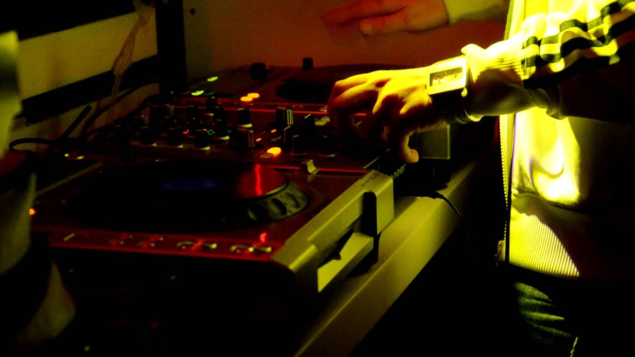 DJ Chiko @ PR Cafe - YouTube