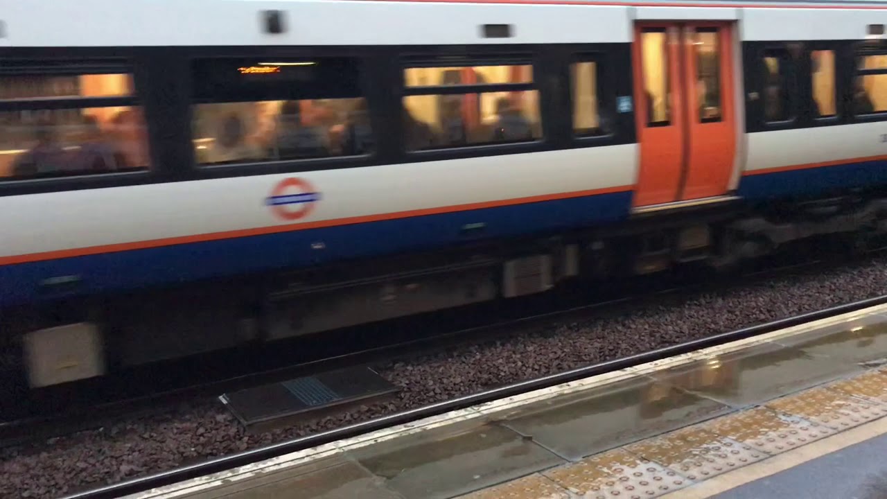 London Overground Class 378 Departs Highbury and Islington - YouTube