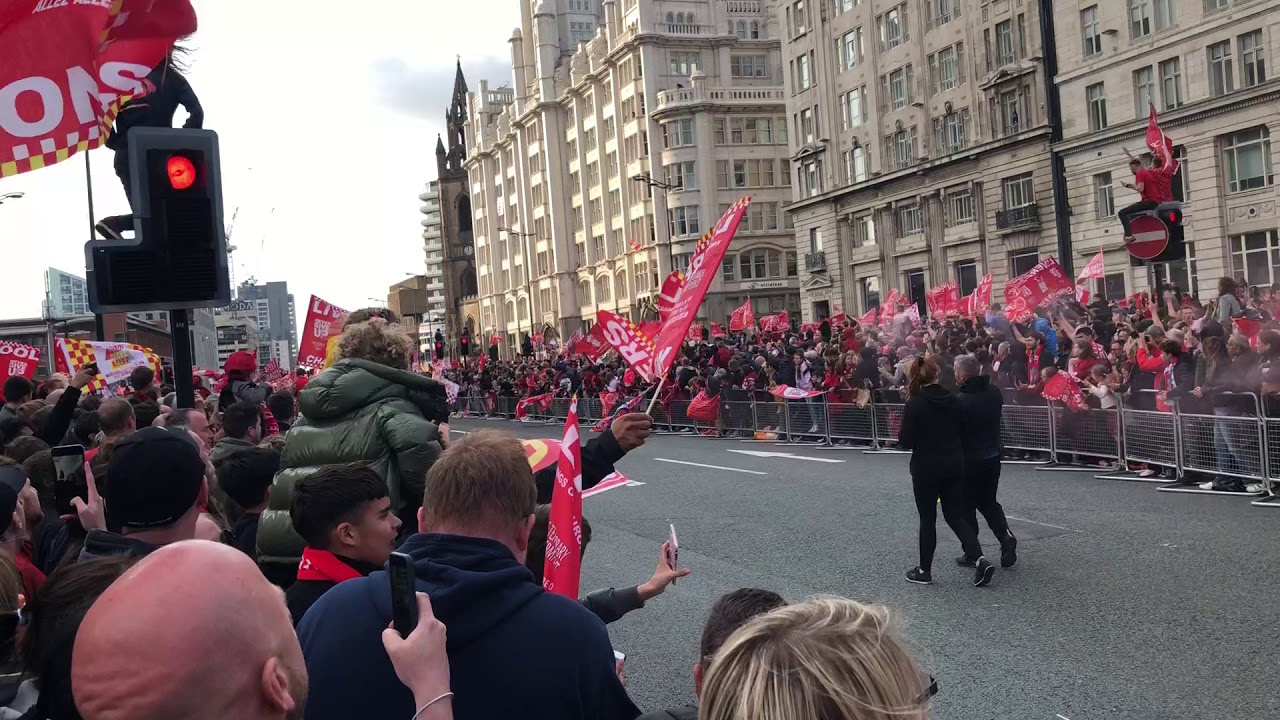 Liverpool FC victory parade (Video 2) - YouTube