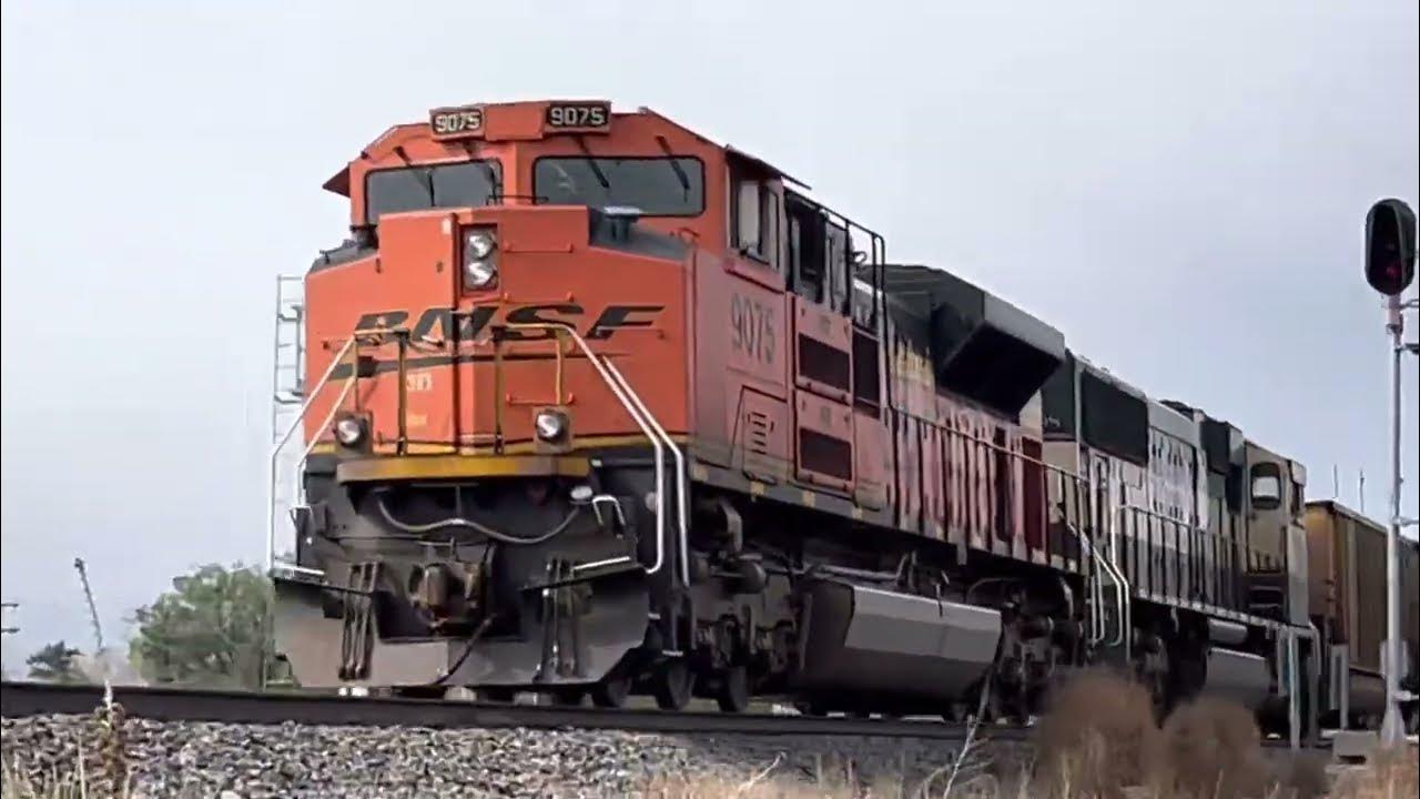 BNSF #5860 Leading NB Empty Energy Coal Train With Two MAC Units 10/27/22 - YouTube