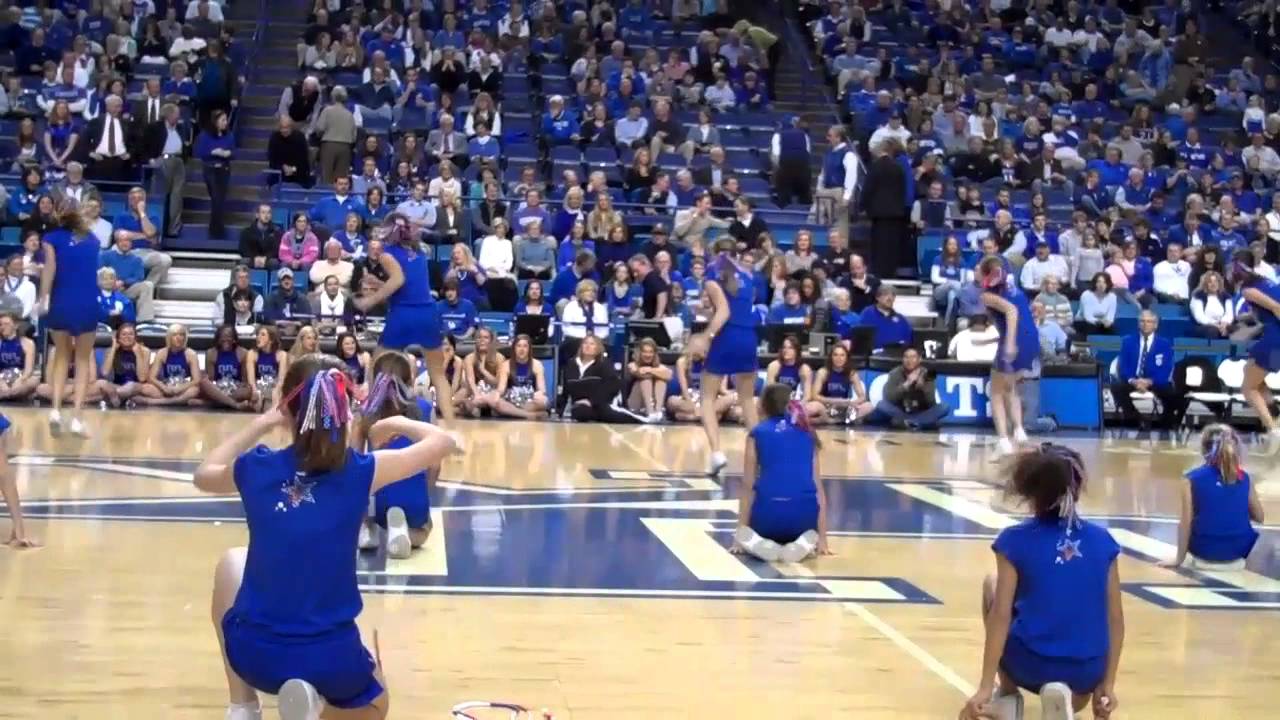 World Famous Firecracker Jump Rope Team - YouTube